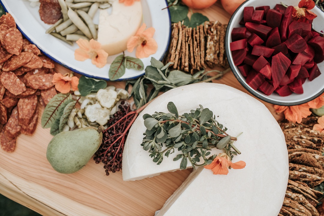 HOW TO BUILD YOUR OWN CHARCUTERIE BOARD - iChilliwack